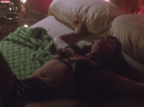 Naked Emily Hampshire In Man Seeking Woman