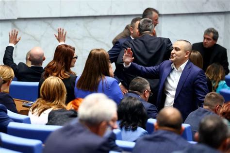 Кабинетът Денков Габриел оцеля Novapress Директните новини Днес