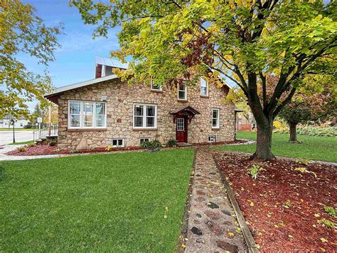 109 E Wisconsin St Weyauwega Wi 54983 Mls 50283281 Zillow