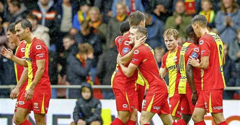 Go Ahead Verslaat Emmen En Draagt Rode Lantaarn Over Voetbal