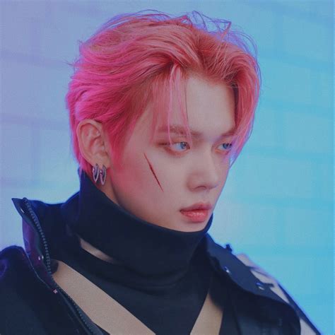 اكتشف عالم الأناقة مع 19 من أفكار Yon Jun ومشاهير مغني، وكوريا، ورقص وأكثر من ذلك