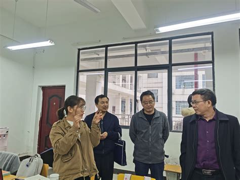 17级凤凰高级中学实习中期检查座谈会 吉首大学人文学院
