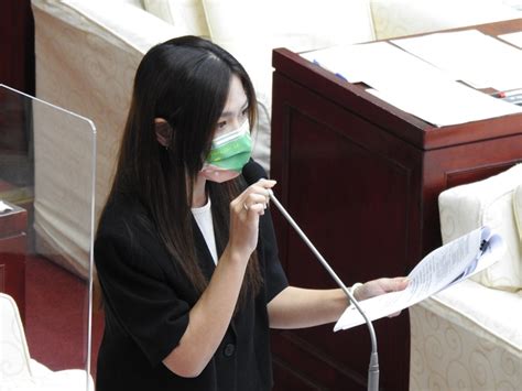 黃珊珊嗆「害命必遭天譴」議員批公然扯謊：柯市府還拜託議會刪疫苗預算
