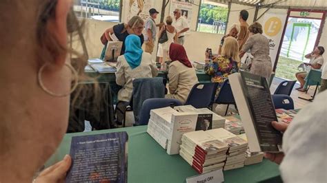 À Quoi Sert La Participation Financière Des Auteurs Demandée Dans Les Salons Littéraires