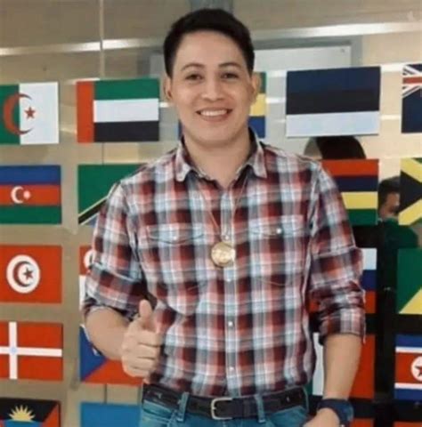 Huwag Mo Ng Habulin Ang Taong Ayaw Na Sayo Ang Habulin Mo Ngayon Ang