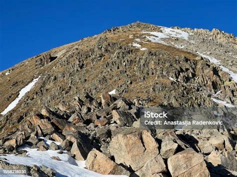 바위와 돌 알불라 알프스의 가을 알프스 환경과 스위스 산악 도로 패스 Fluela 0명에 대한 스톡 사진 및 기타 이미지 Istock