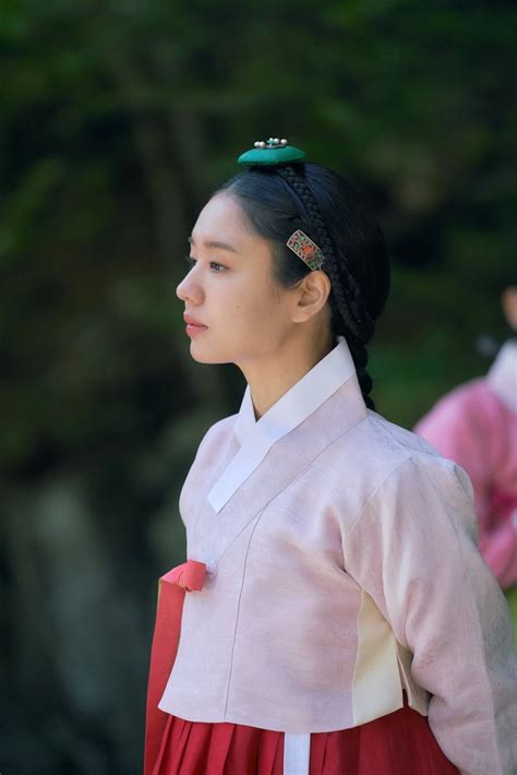 안은진 통통했던 볼살은 어디로…귀여운 애기씨로 연인 비주얼 완성 텐아시아