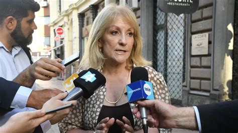 Carolina Cosse Propone Exonerar De Iva Al Agua Embotellada Y Limitar Usos Del Agua De Ose