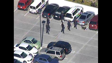 Police 1 Dead In Ariz Shooting Suspect On Loose