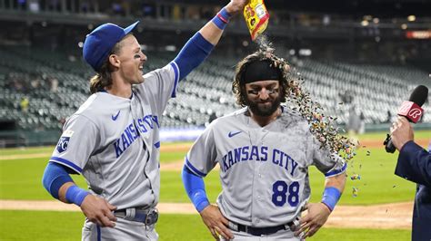 Royals Win Nightcap Split Doubleheader With White Sox