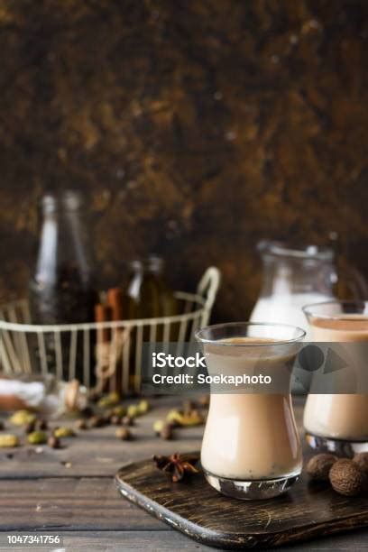 전통적인 인도 Masala 차입니다 향기로운 향신료와 우유 매운 차입니다 감초 허브에 대한 스톡 사진 및 기타 이미지 감초 허브 차 뜨거운 음료 0명 Istock