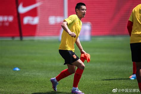 高清国足备战热身赛 艾克森慢跑恢复 搜狐大视野 搜狐新闻