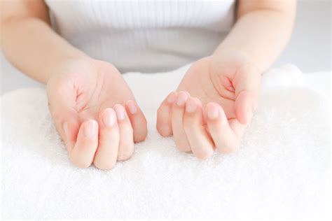 指についた瞬間接着剤アロンアルフアの落とし方｜取れないときはこれを試そう！