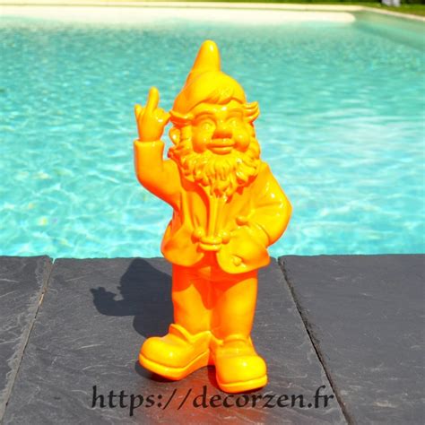 Nain De Jardin Insolent Avec Doigt D Honneur