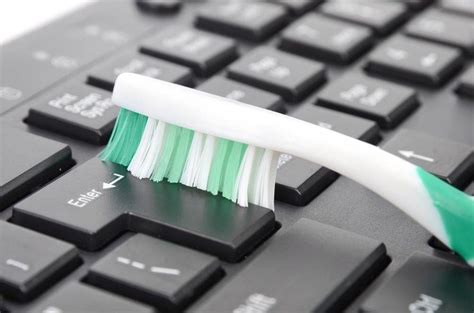 13 способов использования старой зубной щетки / Домоседы