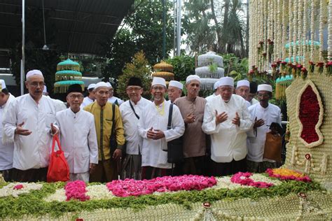 Imam Besar Masjid Al Akbar Surabaya Kh Abdul Hamid Abdullah Hadiri