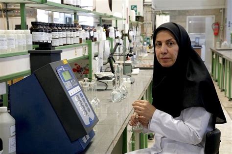 انجام بیش از ۱۲۰۰ مورد آزمایش در آزمایشگاه شیمی و فیزیک شرکت آزمایشگاه