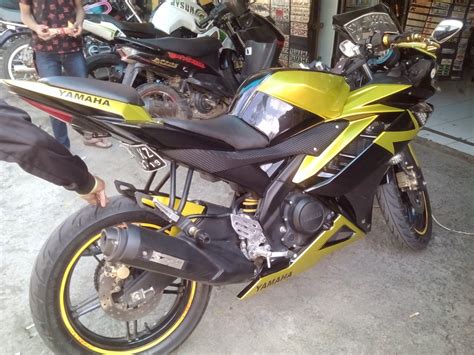 Yamaha R15 Custom Modification 4tu5 Sticker