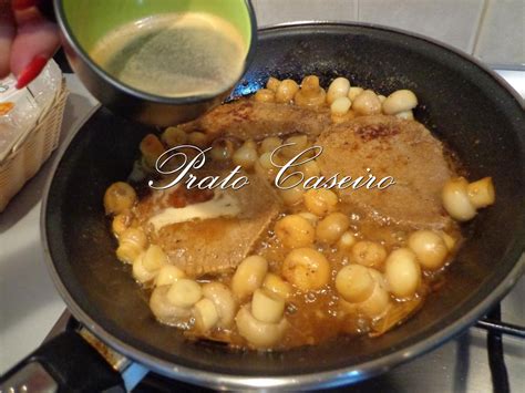 Prato Caseiro Escalopes de vitela super rápidos cogumelos e molho de café