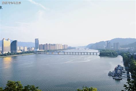 比莫干山小众杭州桐庐这座江南第一名山看点丰富，适合6月来避暑瀑布飞瀑旅行