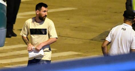 Messi llegó a París Olé ole ar