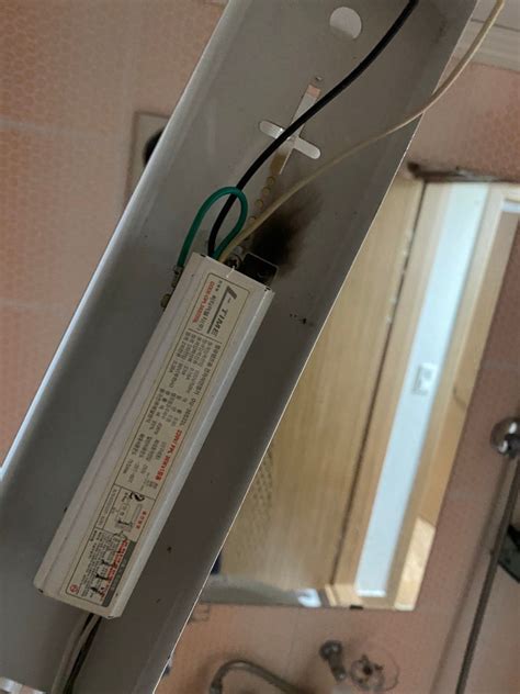 형광램프를 갈았는데도 불이 안들어옵니다 지식in