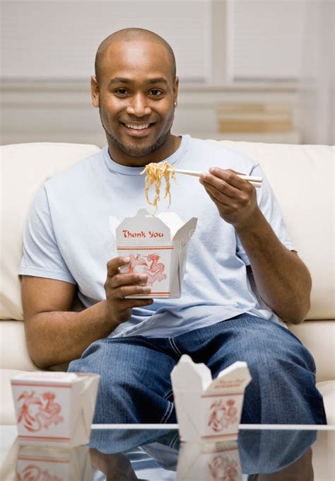 Comendo A Bolinha De Massa Chinesa Imagem De Stock Imagem De Alimento Carne