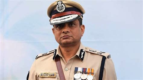कौन हैं वो Ias Ips जिन्हें चुनाव आयोग ने पद से हटाने का दिया आदेश