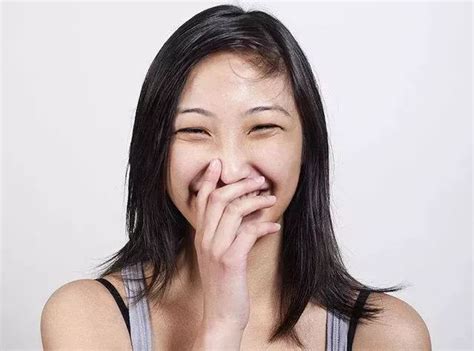 牙黄有救了！无需洗牙，教你2分钟让牙齿变白，烟友必备！