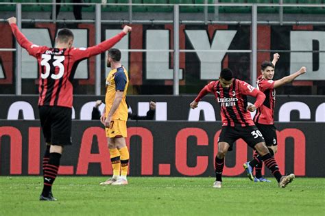 Junior Messias marca Ibrahimovic perde pênalti e Milan vence Roma no Campeonato Italiano