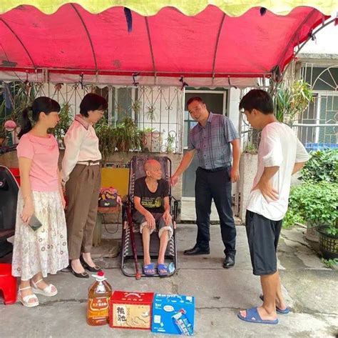 “八一”送关怀 情暖退伍军人 钦南区总工会联合广西利民财行电子商务有限公司开展慰问退伍军人活动黄其华生活进行
