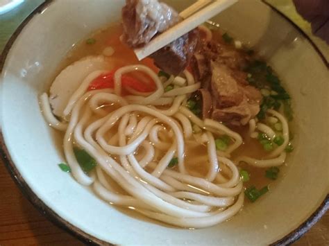 根夢ごん沖縄そば王に輝いた絶品のそば沖縄市で12位を争う人気店 イザコザ