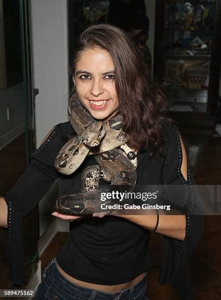 Escape Artist Randilyn Attends The 2016 Amazing Magic Live Party At News Photo Getty Images