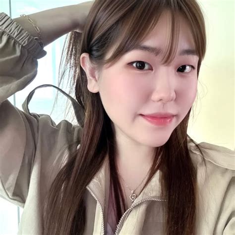 지수 Jisoo7 • Threads Say More