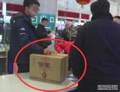 坐火车可以带酒吗可以带酒但高度烈酒有数量限制 低度无限制 小狼观天下
