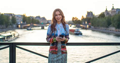 ไม่รอช้า Netflix คอนเฟิร์ม เตรียมสร้าง Emily In Paris ซีซัน 2 The Standard