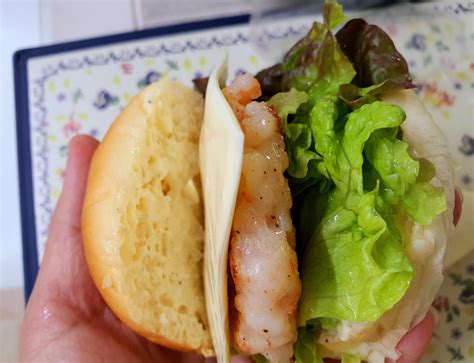 새우살 씹는 맛이 좋은 수제 미니 새우버거
