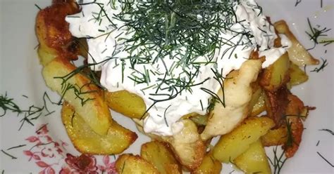 Картофельные чесночные дольки с куриной грудкой, и соусом рецепт с фото ...
