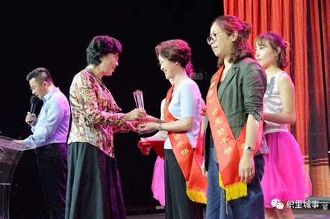 为了一份计生情怀，她坚守了30年，她在市里获得了这个奖~
