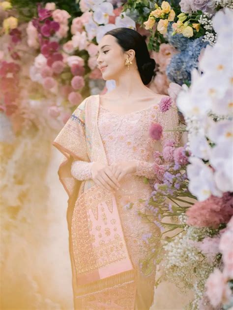 6 Potret Detail Makeup Flawless Beby Tsabina Di Momen Tunangan Pesona