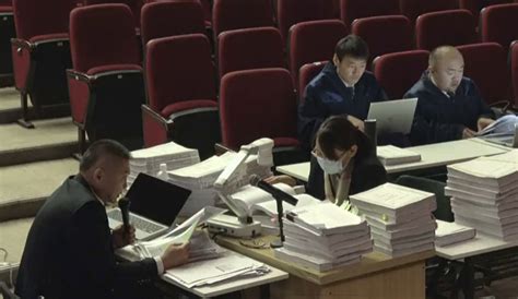 ШУУД Хөгжлийн банкны гэх хэргийн шүүх хурал үргэлжилж байна E Mn