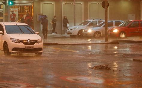 Previsão do tempo para Curitiba Ciclone e alerta vermelho pro litoral