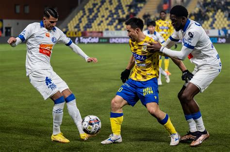 【リーグ第22節ヘント戦】前半の退場者が響き、po争いのライバルに完敗 Stvv（シント＝トロイデンvv）日本公式サイト