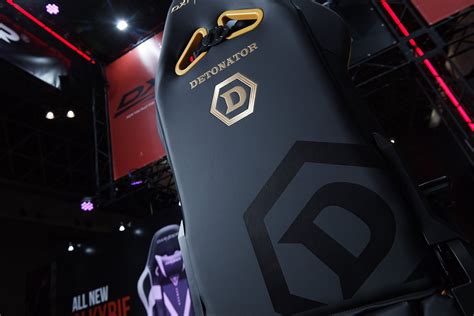 DXRacer 日本公式アカウント on Twitter このあと2時よりNew DeToNatorモデルお披露目を兼ねて