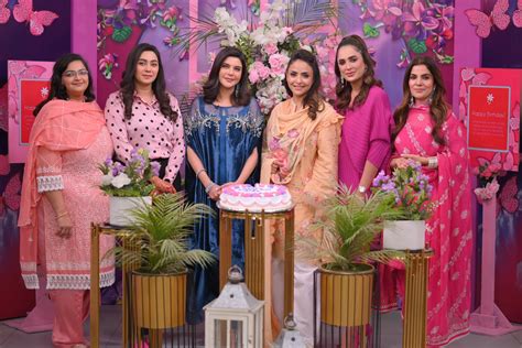 Nida Yasir Celebrates Her Birthday With Sisters And Friends Reviewit Pk