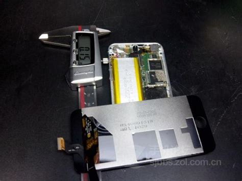 Alleged Iphone 5s Assembly Line Spy Shots Surface Dismissed As A Knock Off