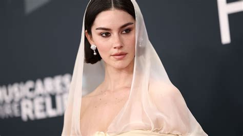 El Look De Gracie Abrams En Los Grammys Es Nuestra Nueva Inspiración