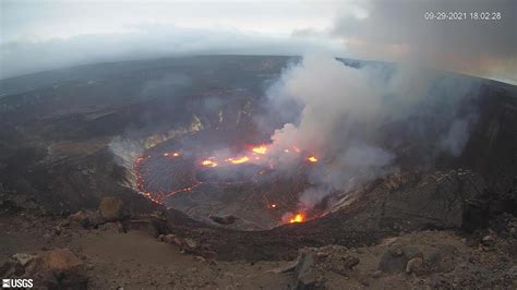 Hawaii S Kilauea Volcano Erupts Lava Fountains Form In Park AP News