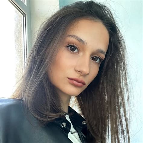 Valentina Valentinan6 • Threads Say More