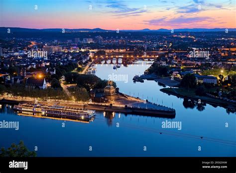 Deutsches Eck Am Abend Zusammenfluss Von Rhein Und Mosel Koblenz